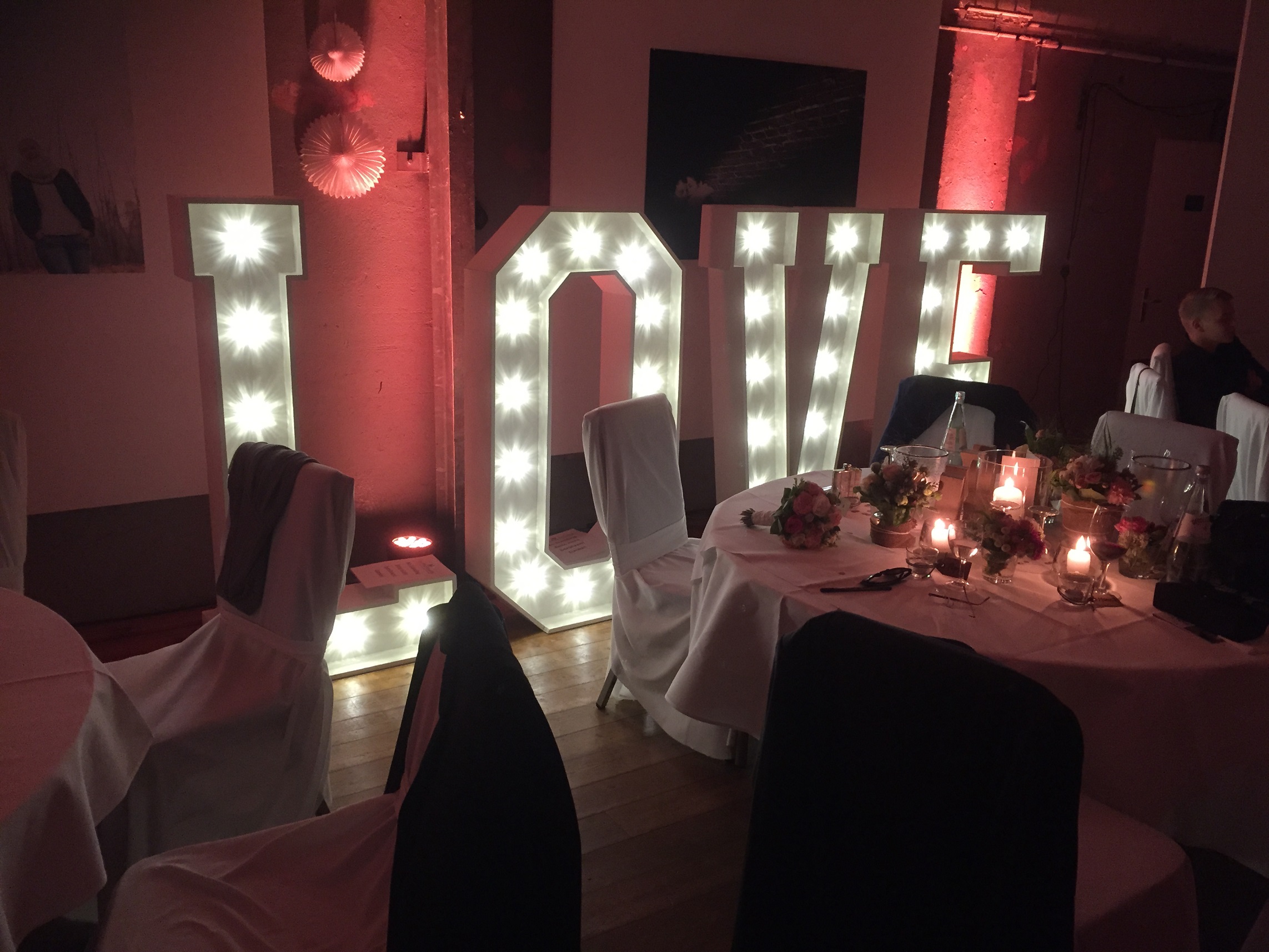 Light Up LOVE Letter Hire – Flash Photobooths